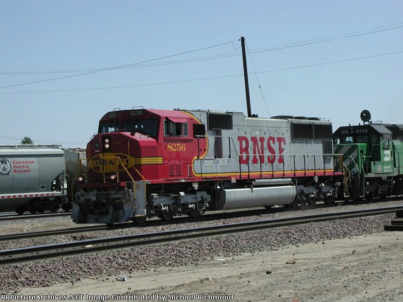 BNSF 8256